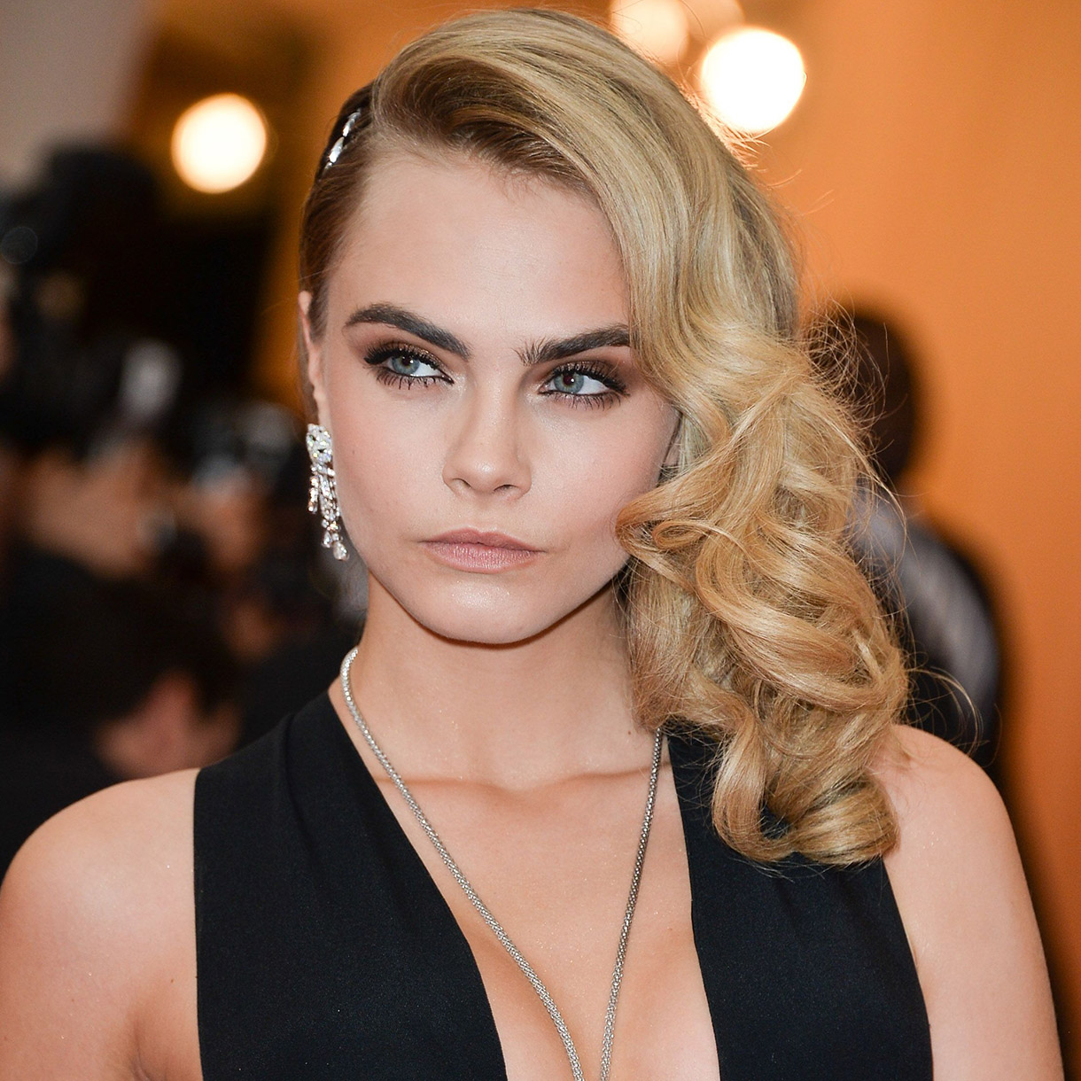 The Supermodel Cara Delevingne Started A 12-step Program While In ...